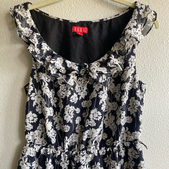 Elle | Tops | Elle Black And White Daisy Print Top | Poshmark